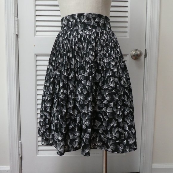 Merona | Skirts | Merona Skirt Floral Pleated Full Black And White ...